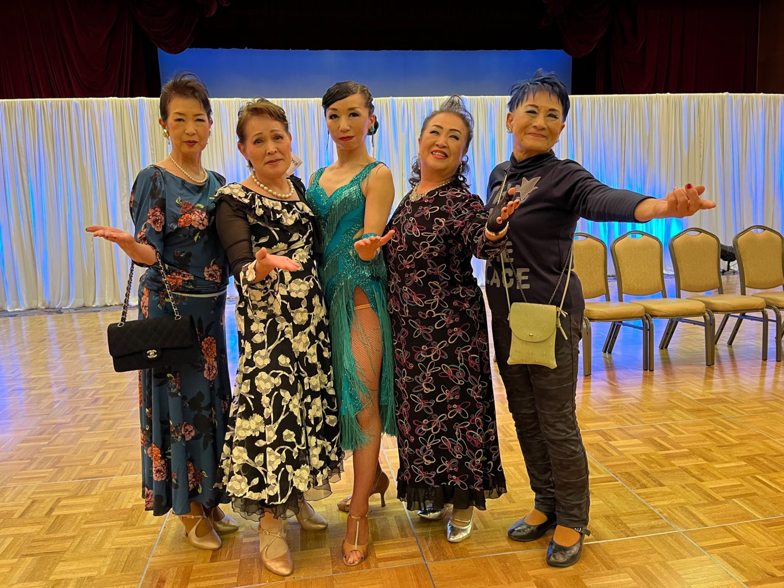 イシカワダンススクールクリスマスパーティー🎄🎄 | 静岡県浜松市にある林隆文・林麻里の社交ダンススタジオ、Dance studio Foresta ダンススタジオフォレスタです|社交ダンス 競技ダンス